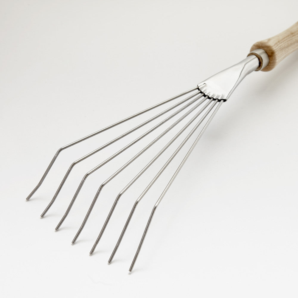 Sneeboer Hand Rake – Wood & Meadow